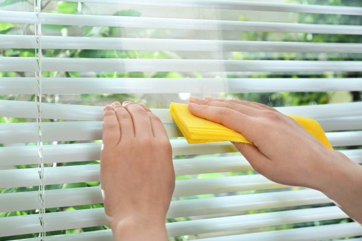 How to Clean Venetian Blinds | Airtasker UK