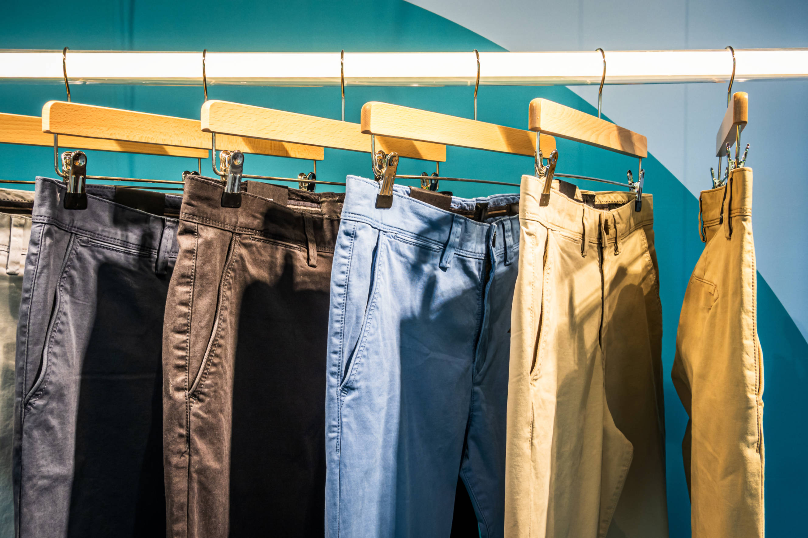 Chinos vs Khakis: Which Style Suits Your Wardrobe Better? | Airtasker UK