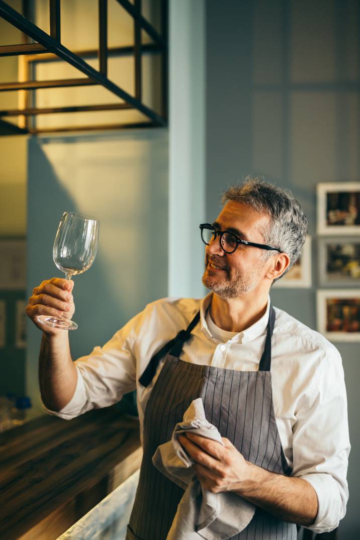 How to Clean Wine Glasses | Airtasker US